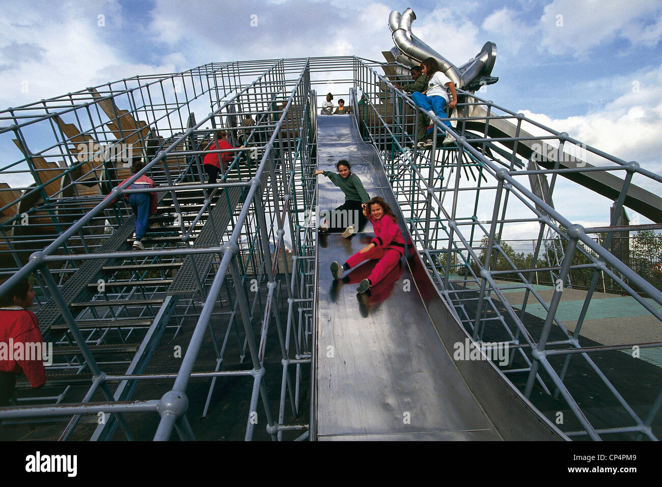 Parc de la villette paris dragon hi-res stock photography and images ...
