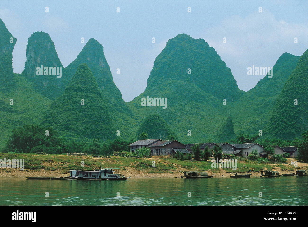 CHINA, view of the river Lijiang, Kweilin REGION IN KUANGSI Chuang ...