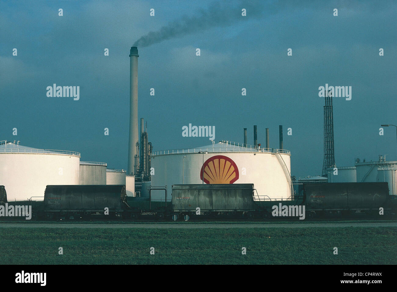 Port refinery hi-res stock photography and images - Alamy