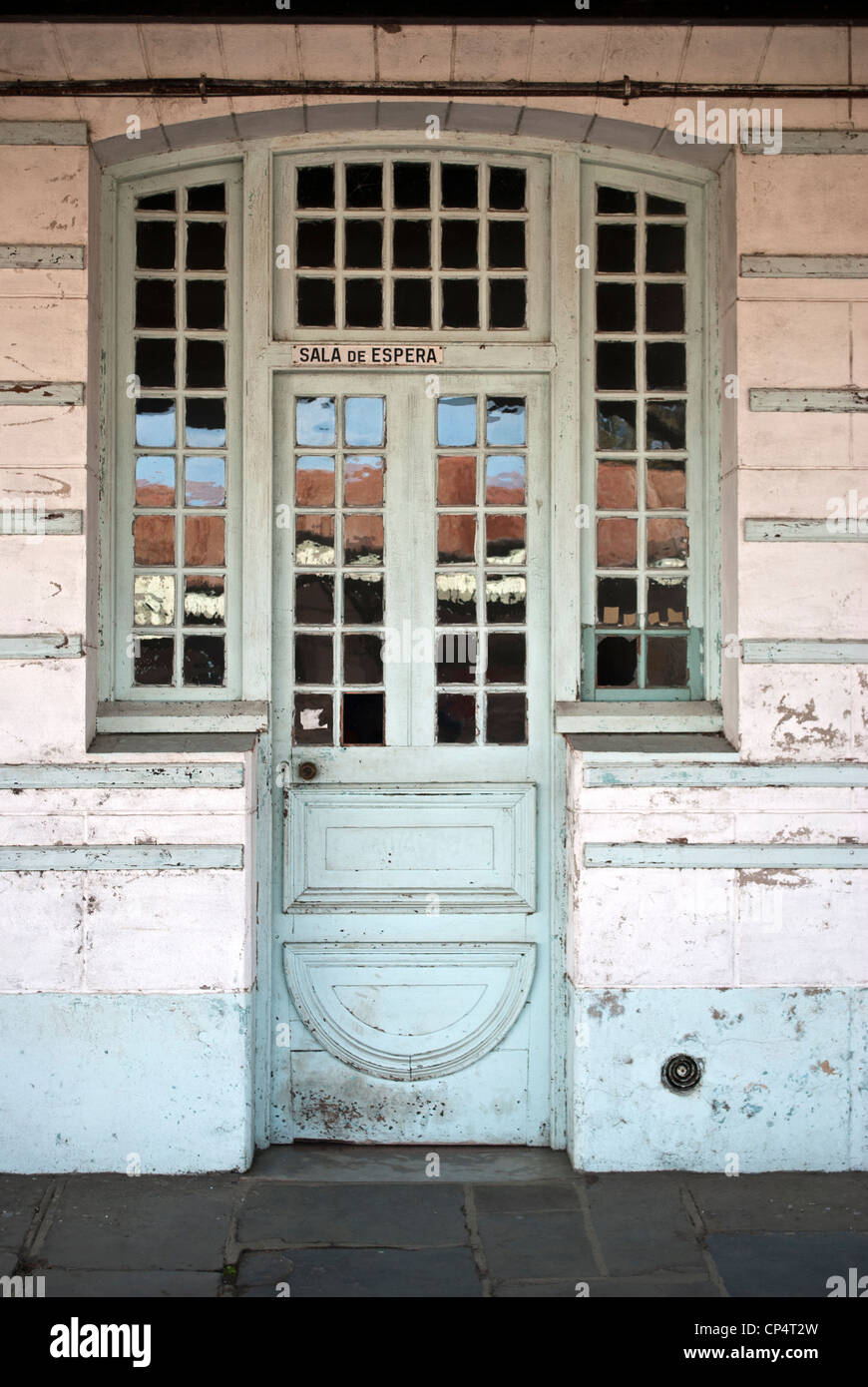Station old waiting room hi-res stock photography and images - Alamy