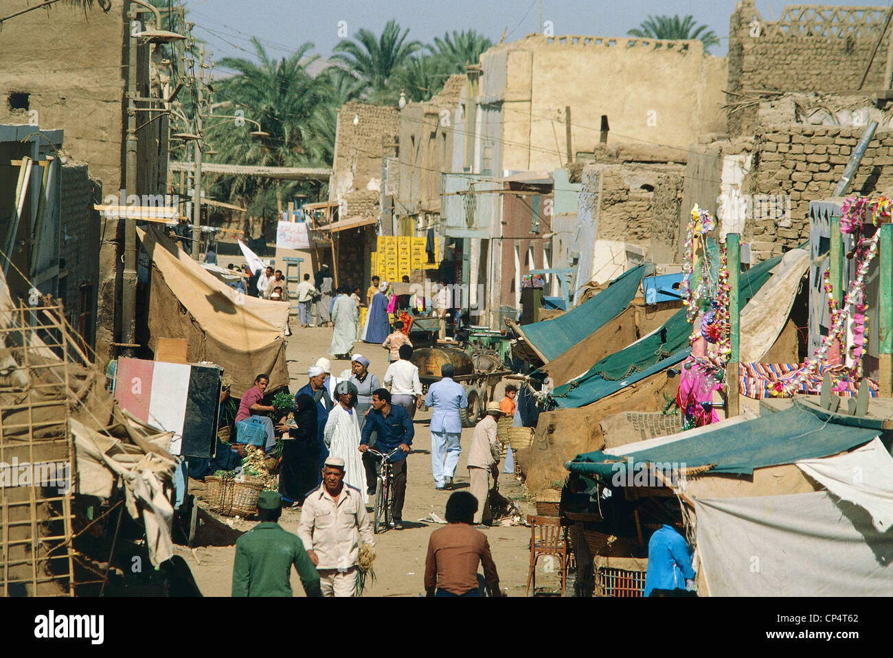 Egypt - El Kharga Oasis (Al Kharijah) - El Kharga. Suq Stock Photo - Alamy