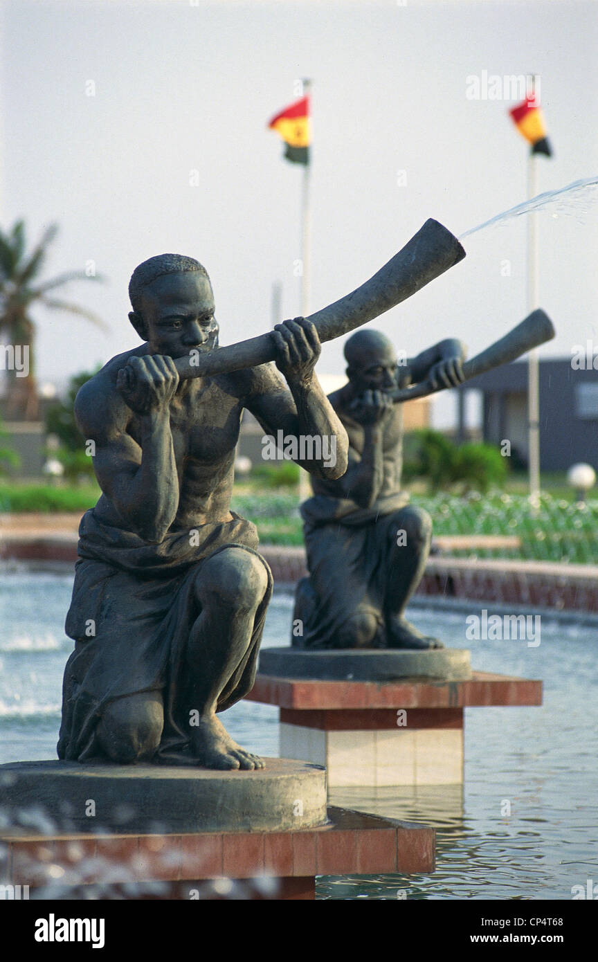Ghana - Accra - Kwame Nkrumah Mausoleum, statue Stock Photo - Alamy