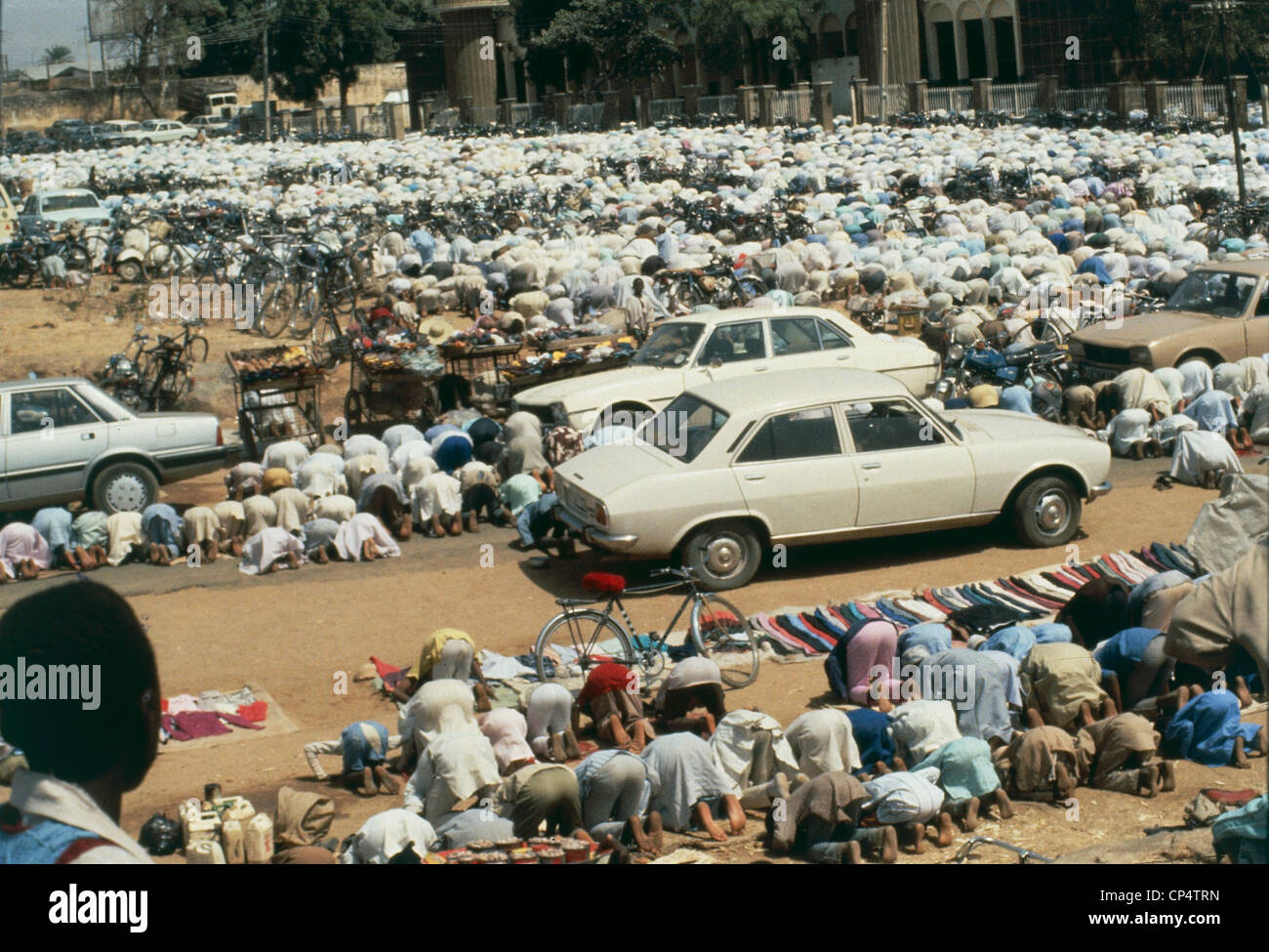 Nigeria - Katsina. The square of the mosque at the hour of Friday ...