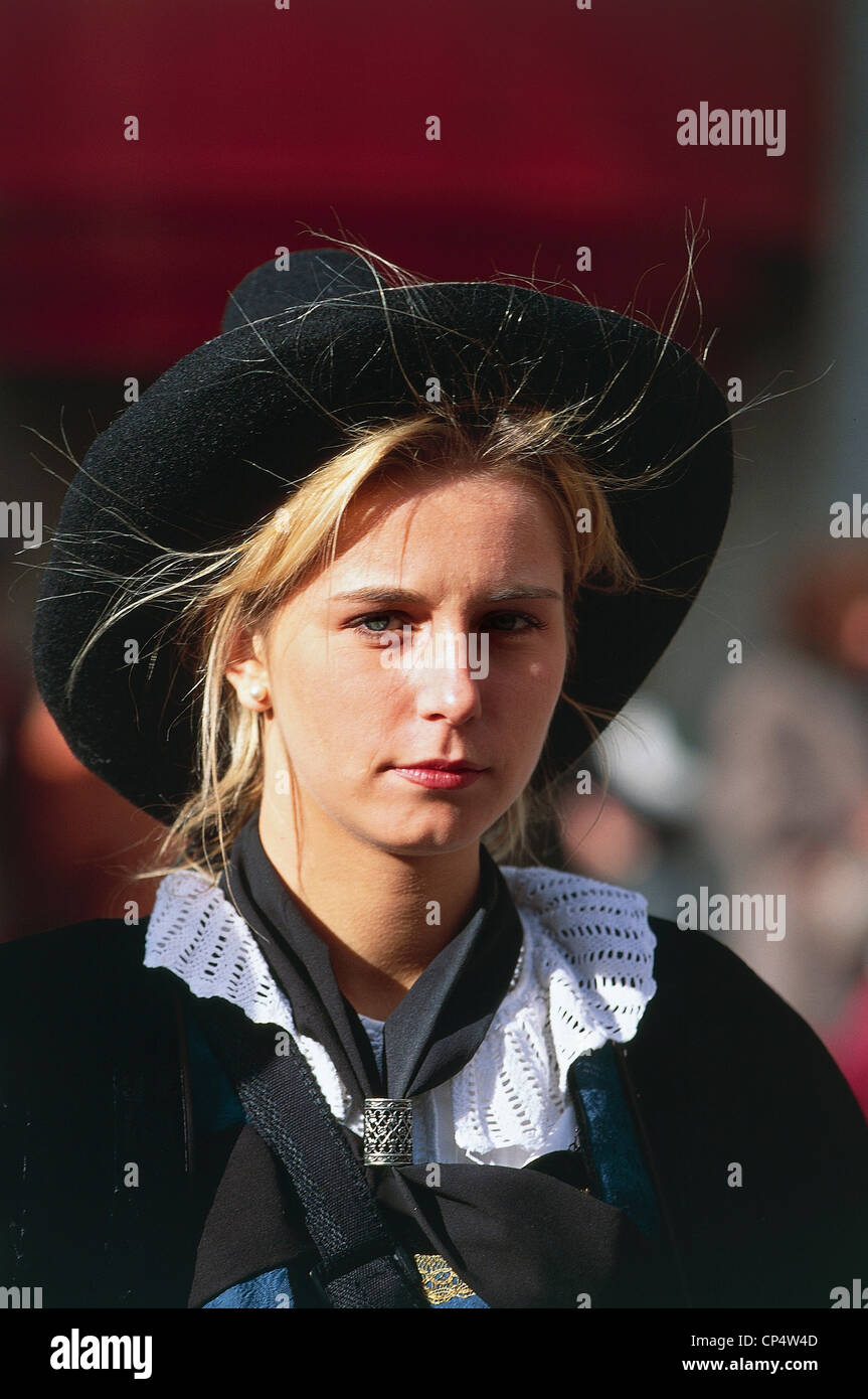 Vienna woman hi-res stock photography and images - Alamy