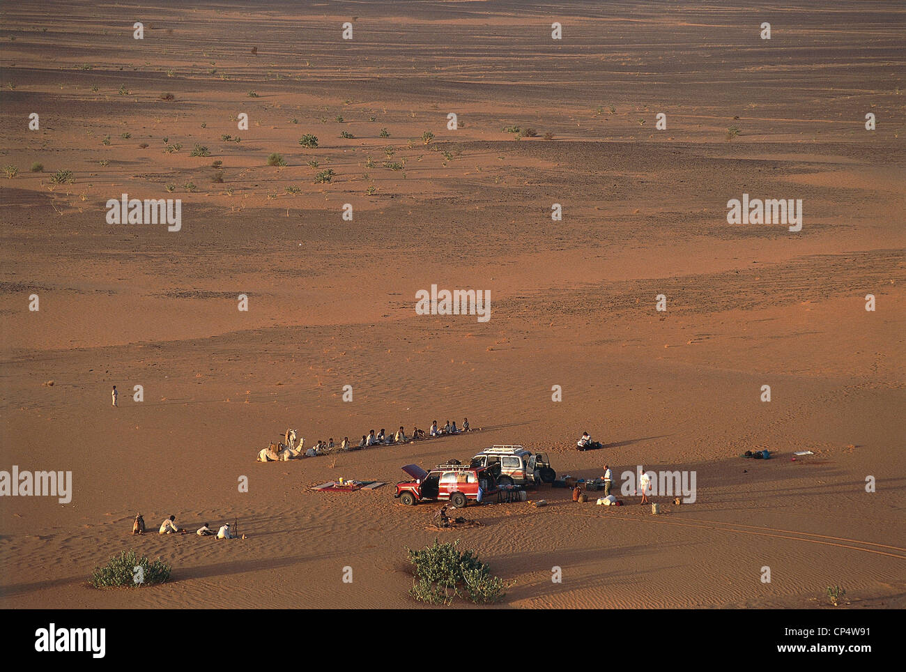 Sudan - Greater Meroe - People parked in the desert Stock Photo - Alamy