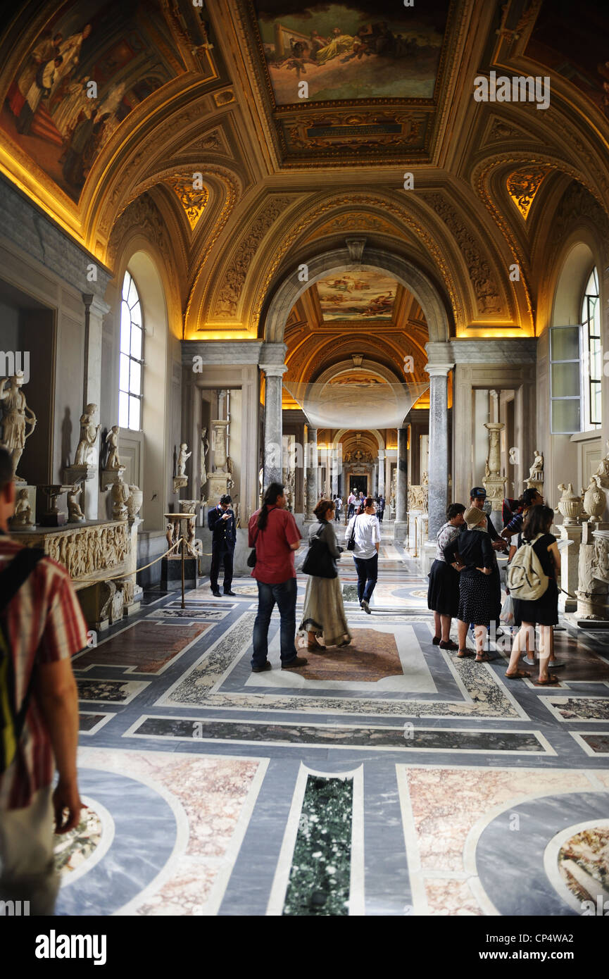 Inside vatican museum unesco world hi-res stock photography and images ...