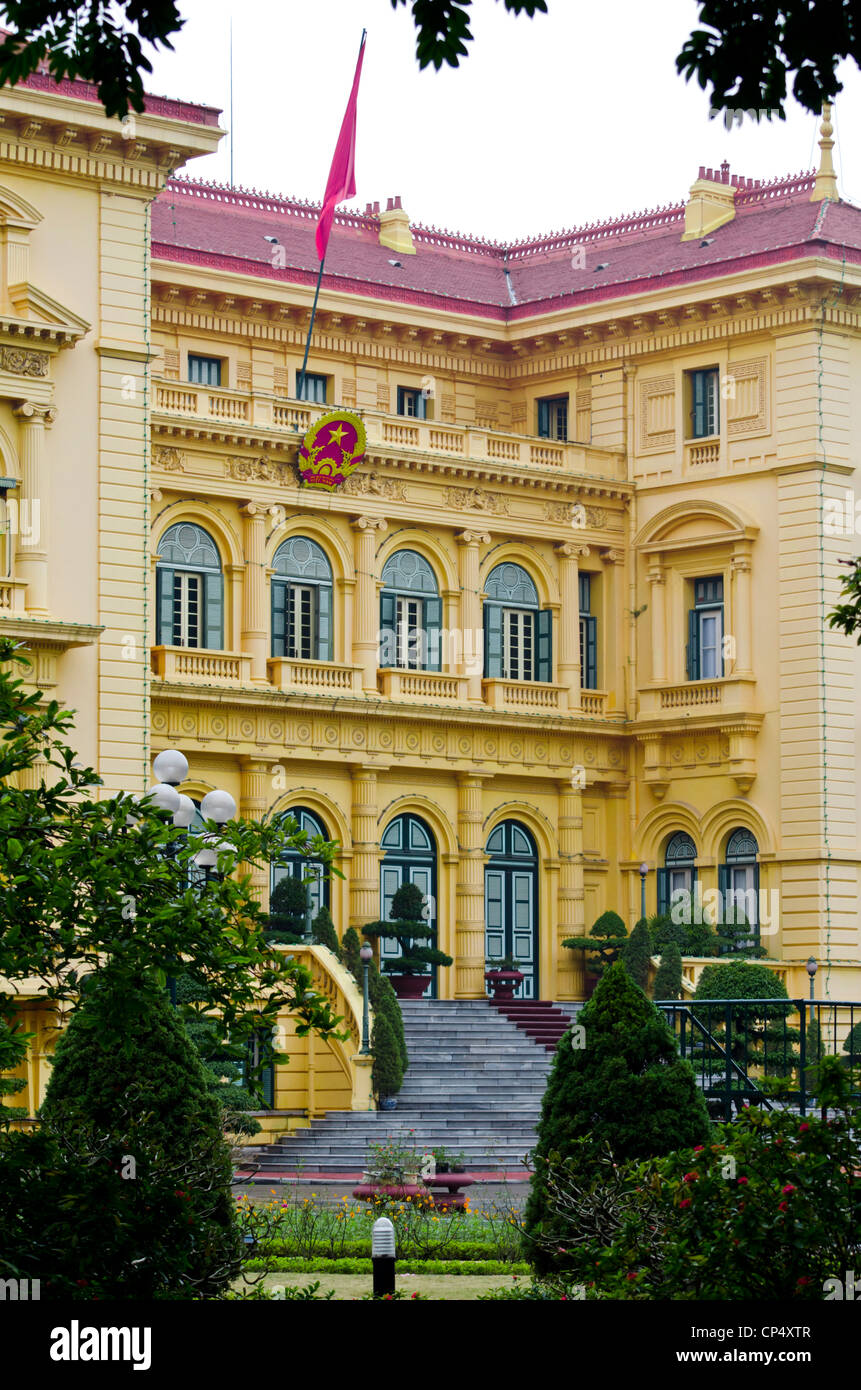 Chairman residence in Hanoi Vietnam. This Yellow house is the official ...