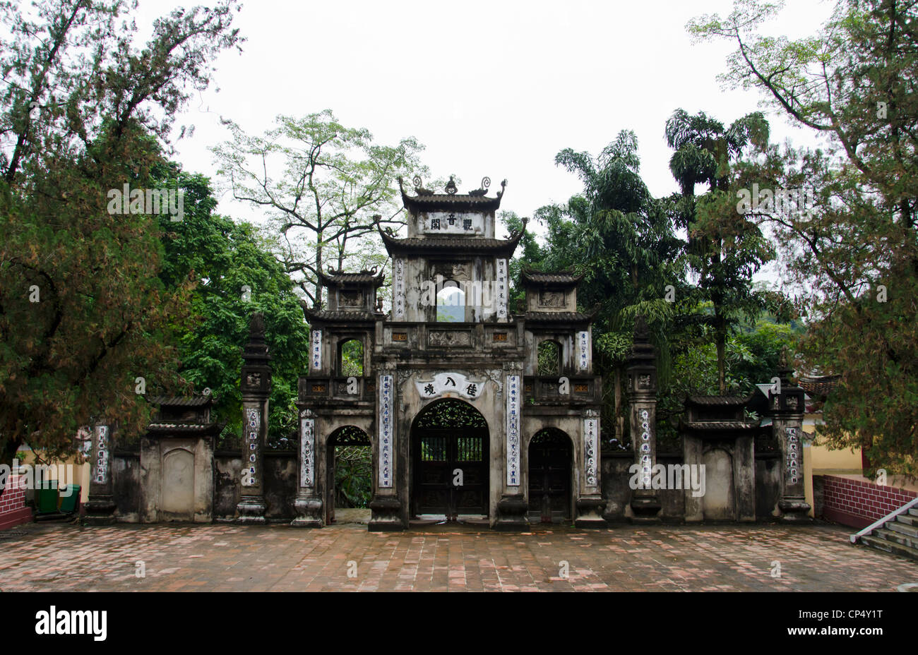 Perfume Pagoda in the mountain near Ben Duc Vietnam Stock Photo - Alamy