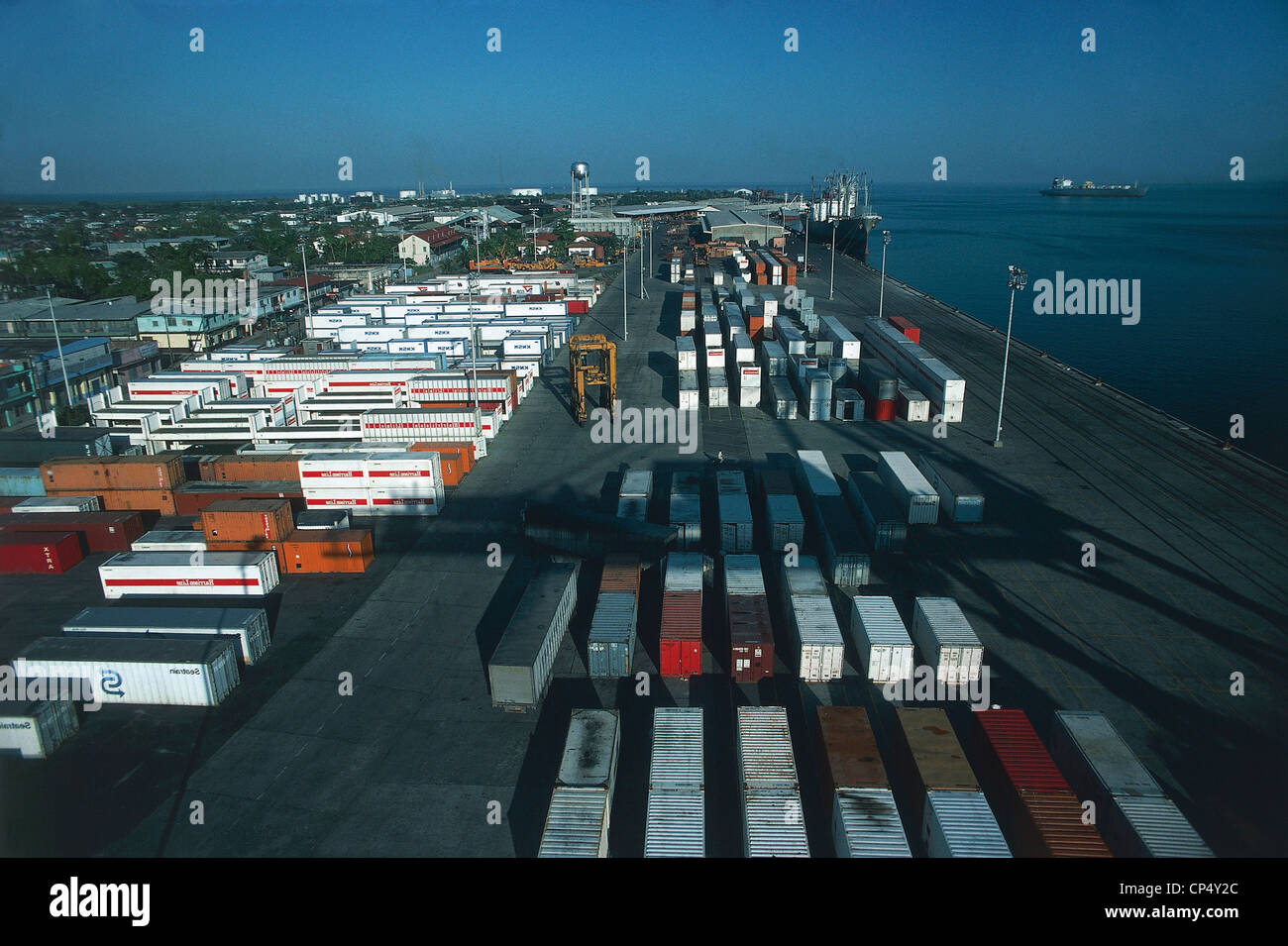 Honduras - Puerto Cortes. Containers in the port Stock Photo - Alamy