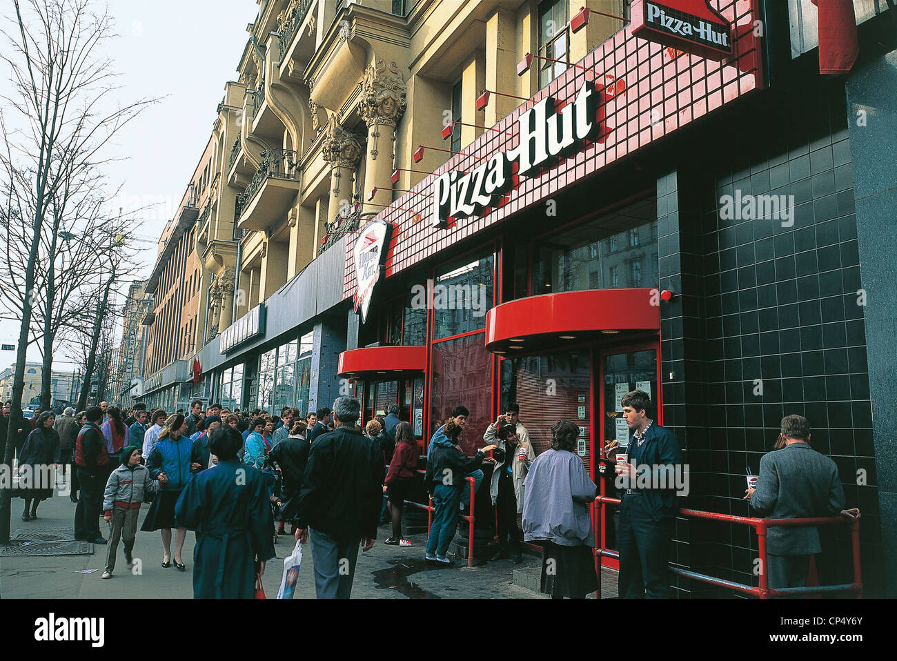 PIZZA HUT IN RUSSIA MOSCOW Gorki Stock Photo - Alamy