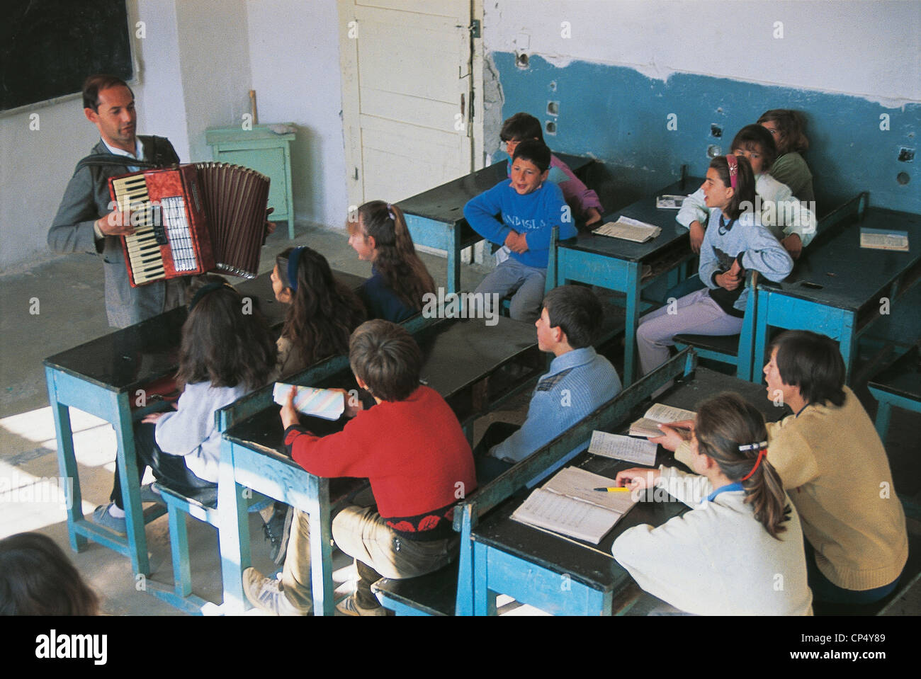 Albania - Berat (Berat), singing lessons at school Stock Photo - Alamy