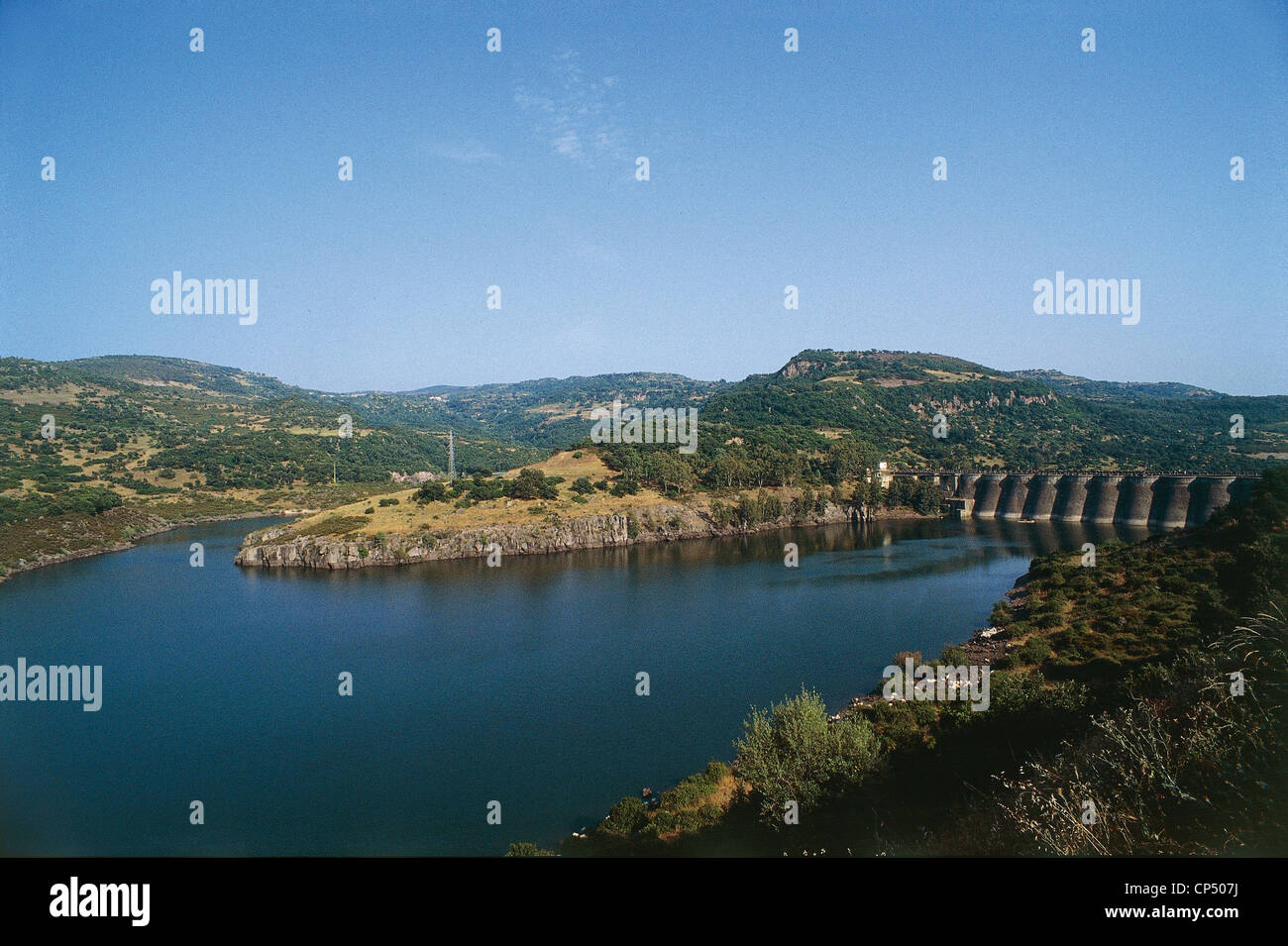 Sardinia - Dam on the river Tirso Stock Photo - Alamy