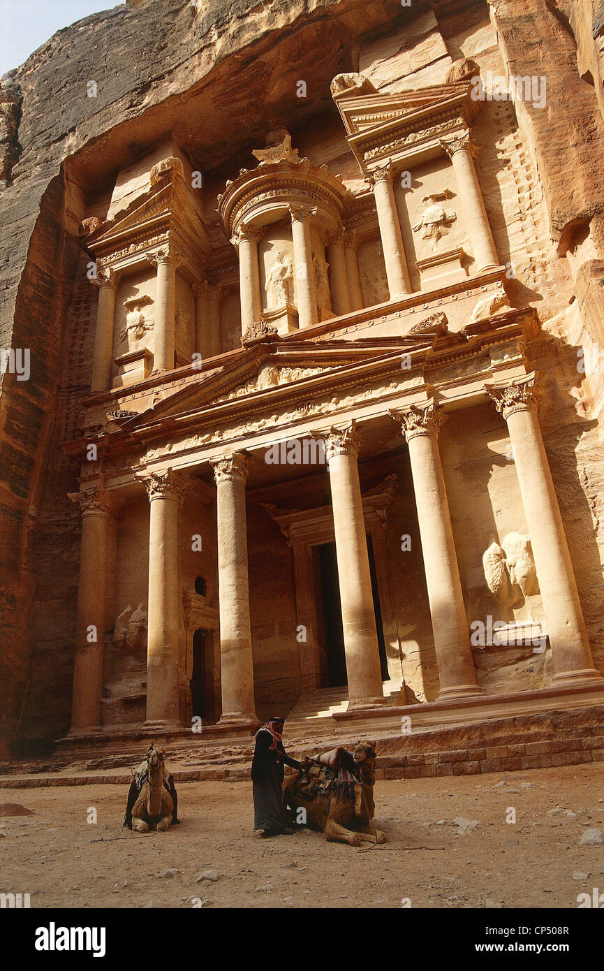 Jordan-Petra To Khaznah Stock Photo - Alamy