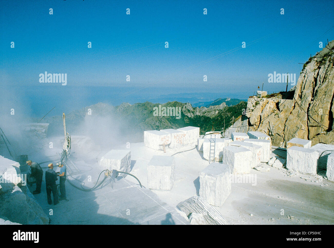 TUSCAN MARBLE QUARRY Apuan Alps on the very QUADRATURE OF BLOCKS IN A ...