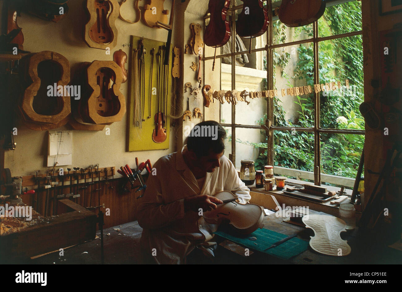 Lombardy - Cremona. Workshop of a violin maker Stock Photo - Alamy