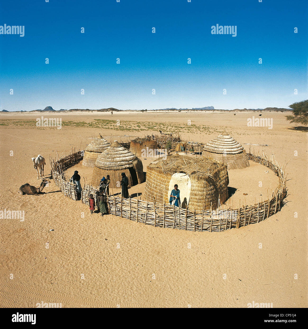 OASIS OF NIGER remaining part IPEROUANE HUTS TUAREG Stock Photo - Alamy