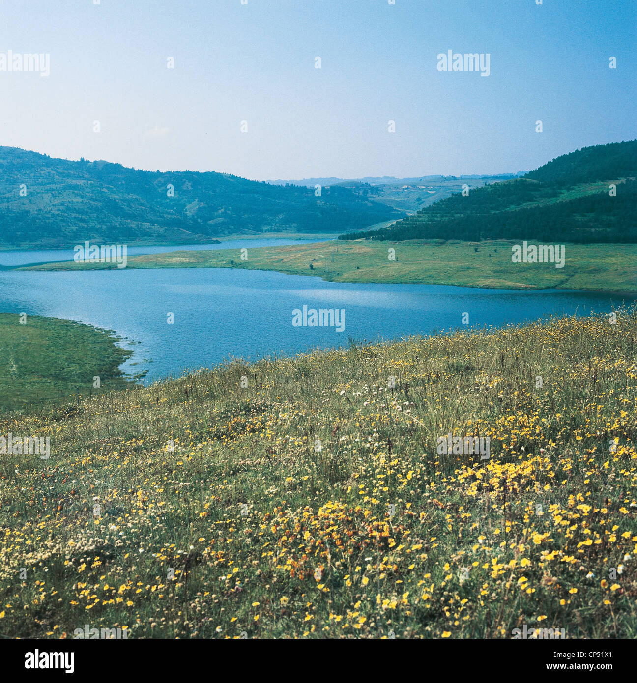 SILA CALABRIA LARGE LAKE AND RIVER Ariamacina NETO Stock Photo - Alamy