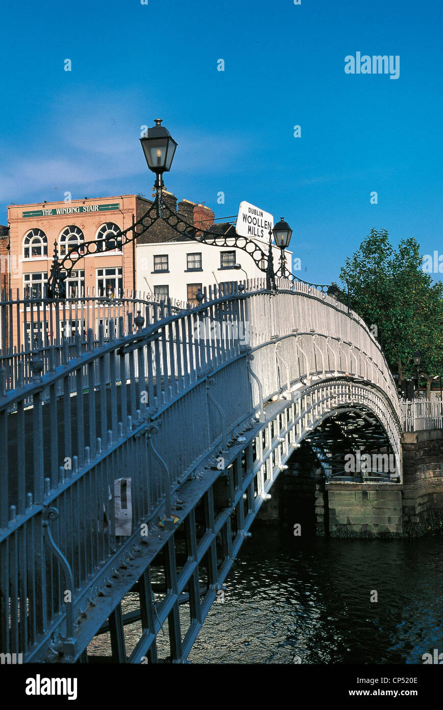 Ireland - Dublin - Halfpenny Bridge Stock Photo - Alamy