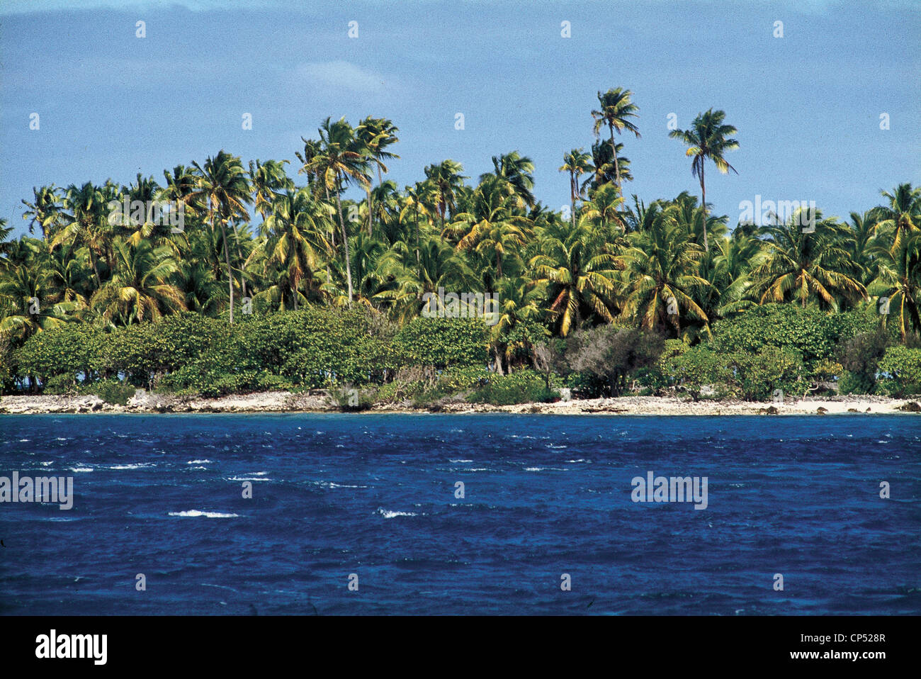 LA PASSE POLYNESIA AVATORU Rangiroa Atoll Stock Photo - Alamy