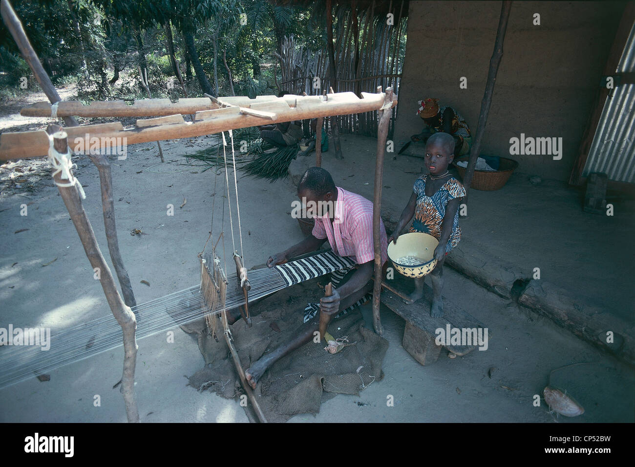 Senegal - Small-scale weaving loom Stock Photo - Alamy