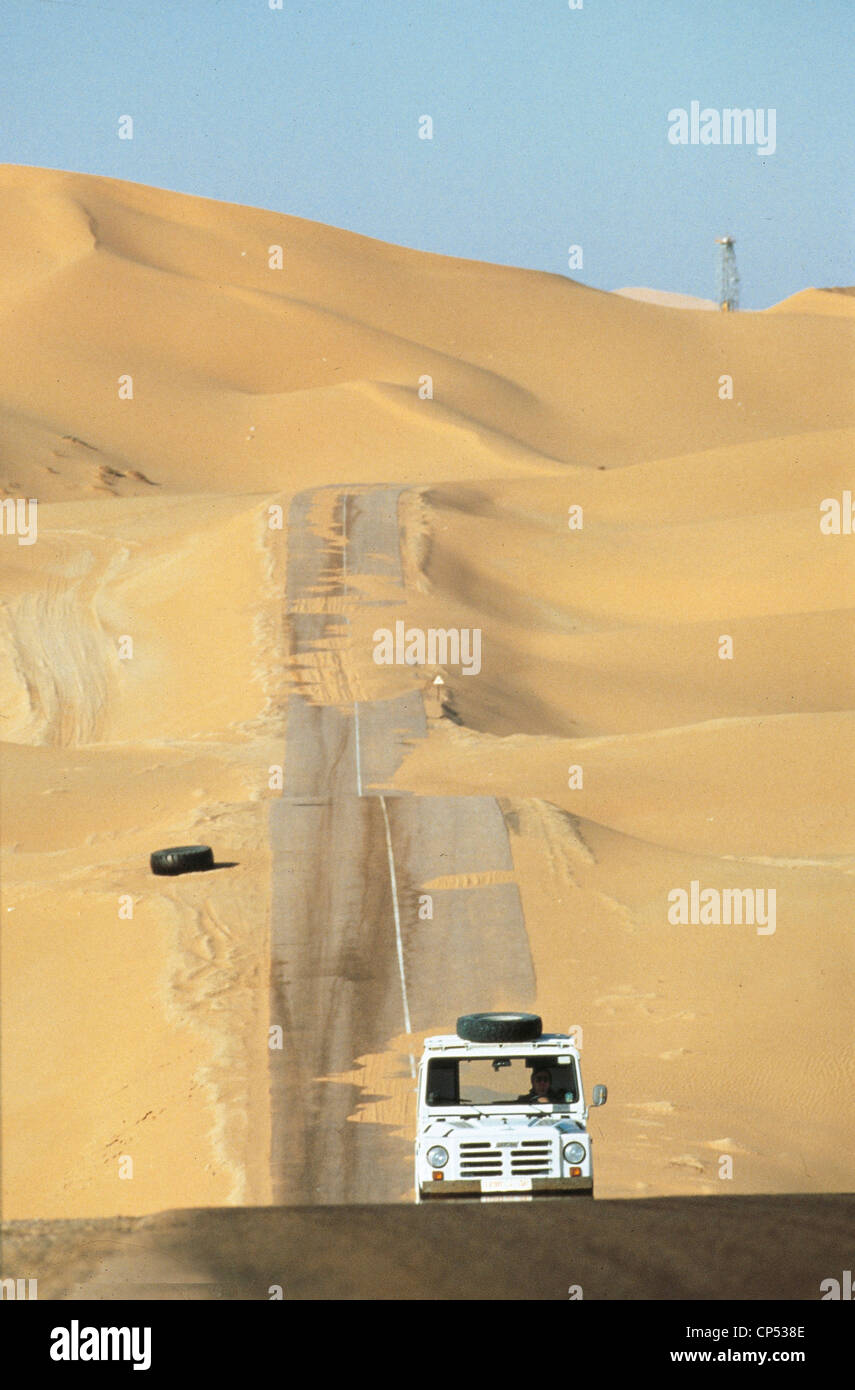 EASTERN ALGERIA ERG tarmac Stock Photo - Alamy