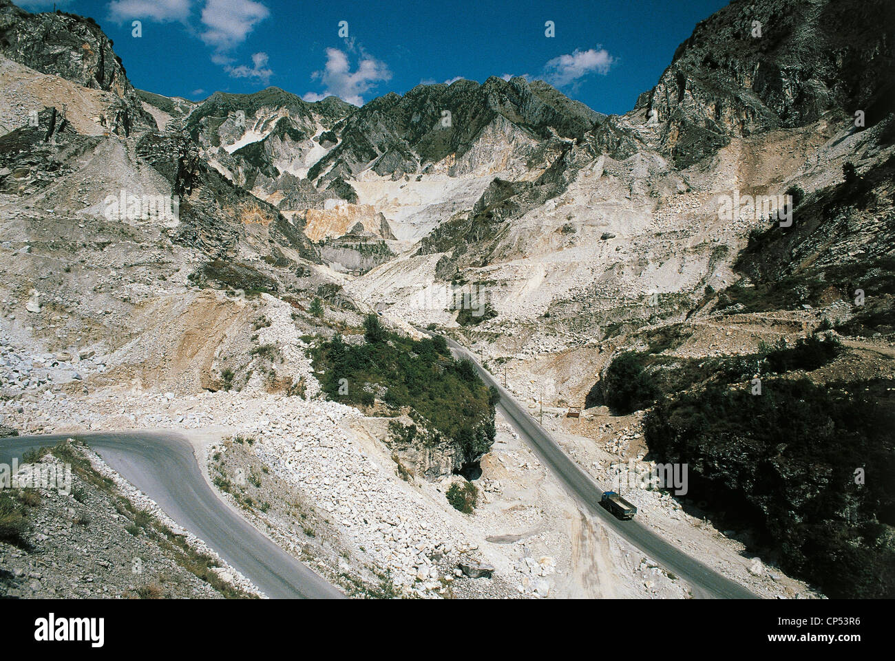 Tuscany Apuan Alps above Carrara marble quarry Stock Photo - Alamy