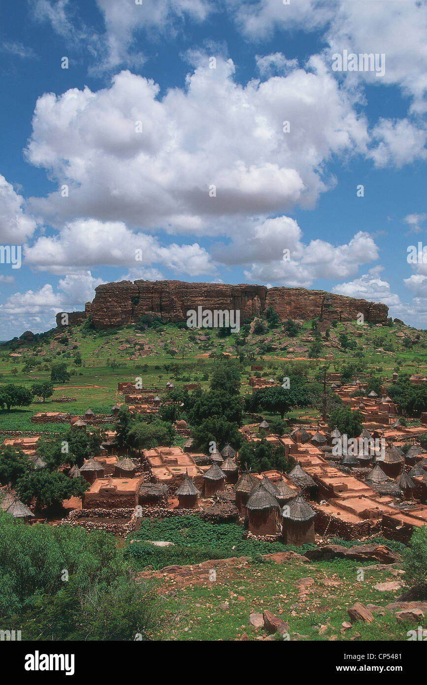 Mali - Songo. Dogon Village Stock Photo - Alamy
