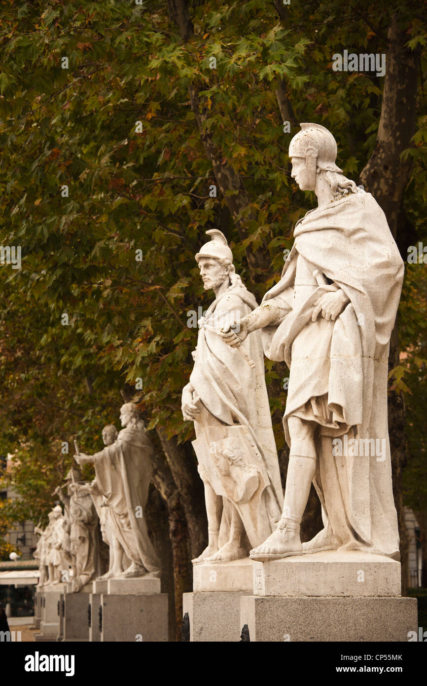 Statues of spanish kings hi-res stock photography and images - Alamy