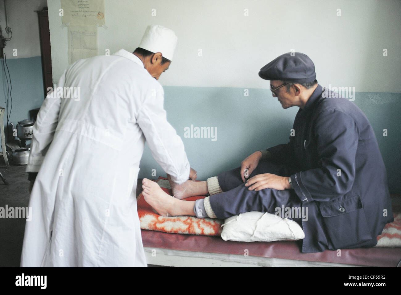 China - Tibet - Lhasa. Tibetan medicine. Acupuncture Stock Photo - Alamy