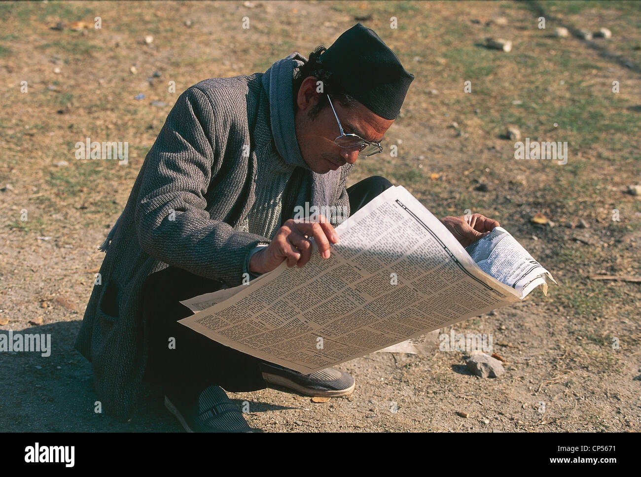 Nepal - Kathmandu, reading the newspaper Stock Photo - Alamy