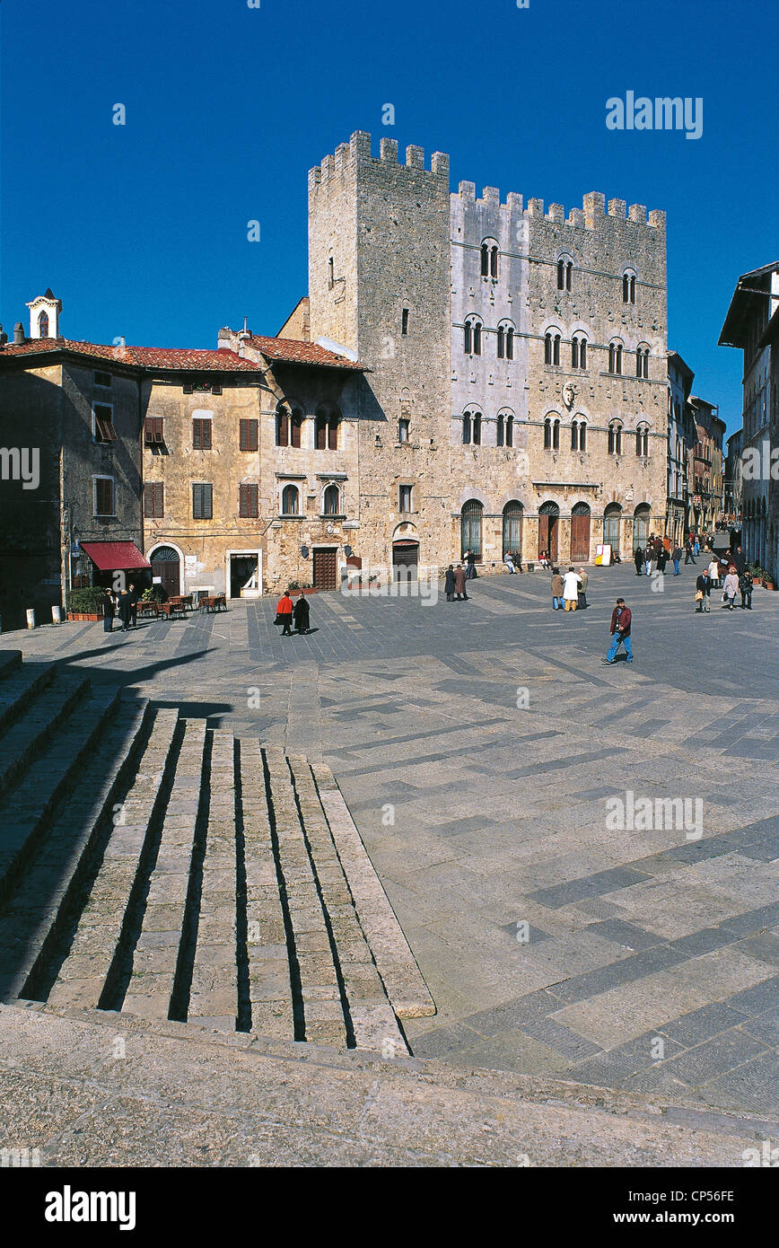 Piazza garibaldi massa marittima hi-res stock photography and images ...