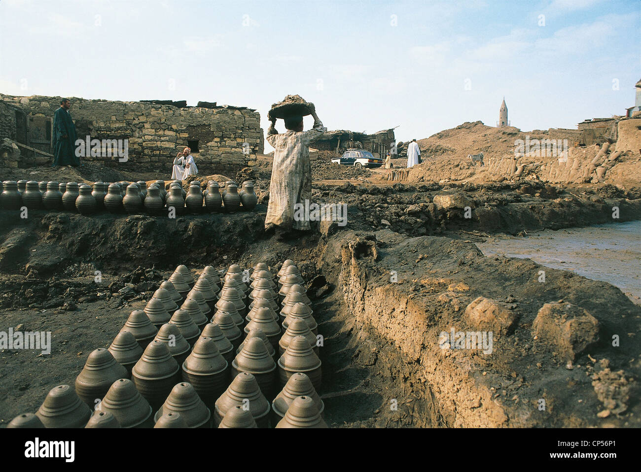 Egypt Cairo Al-Fustat potters' NEIGHBORHOOD CHILD LABOUR Stock Photo ...