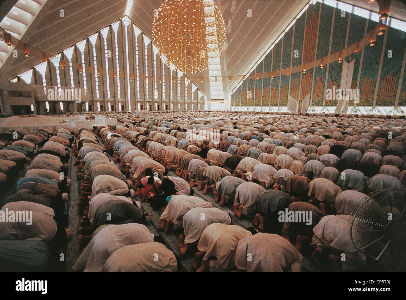 PAKISTAN, ISLAMABAD. MOSQUE Faical, HOUR OF PRAYER Stock Photo - Alamy