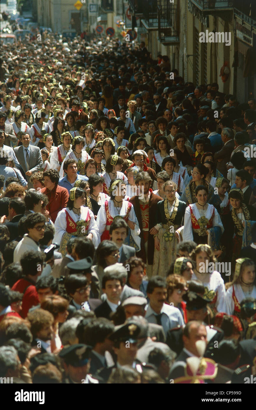 SICILY PARADE OF GIRLS IN COSTUME TO TRADITIONAL EASTER of Piana Stock ...
