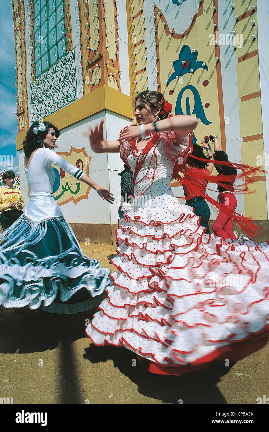 Spain - Flamenco Dancers in traditional costumes Stock Photo - Alamy
