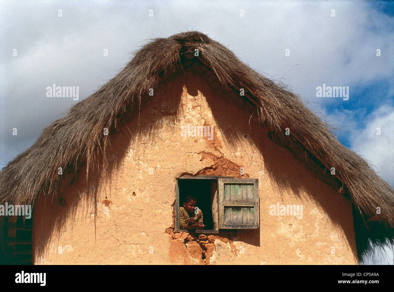 Madagascar - Ambalavao - House with thatched roof Stock Photo - Alamy