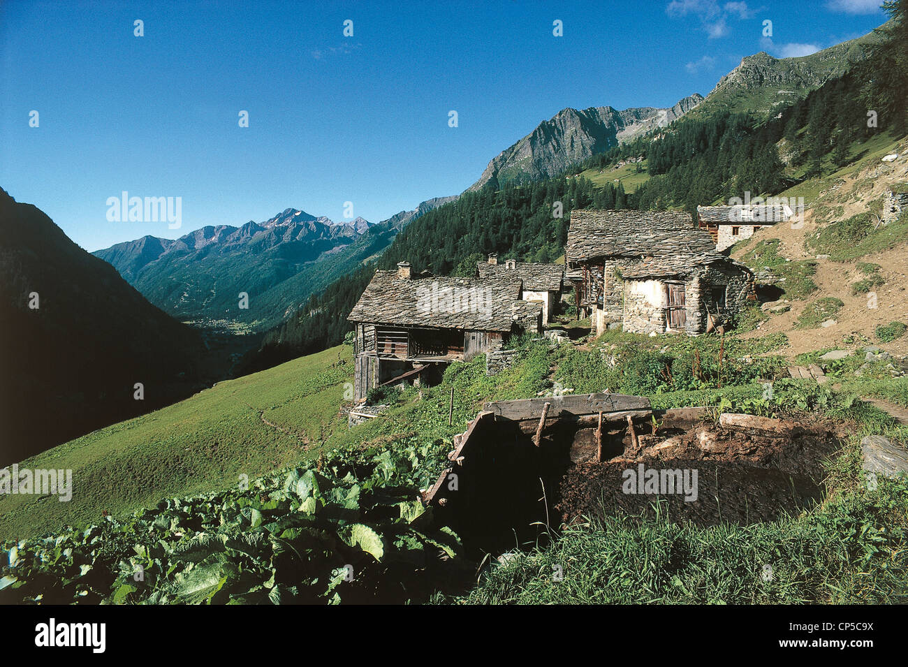 VALLE D'AOSTA VALLEY Gressoney CASE WALSER Stock Photo - Alamy
