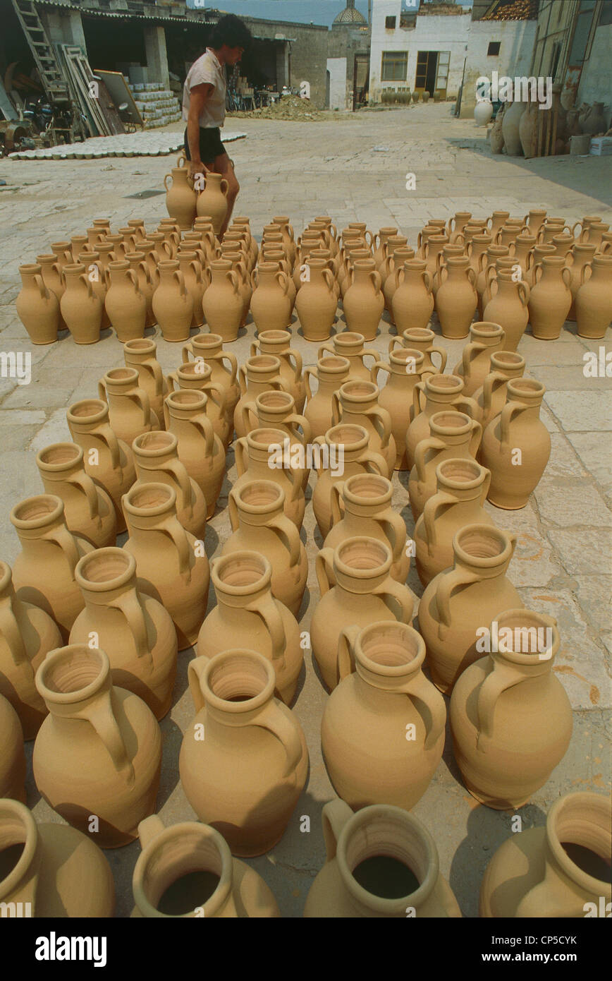 Ceramics Puglia High Resolution Stock Photography and Images - Alamy