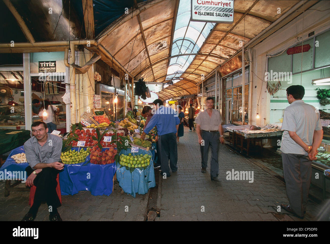 Beyoglu ISTANBUL TURKEY MARKET (Palik Pazar Stock Photo - Alamy