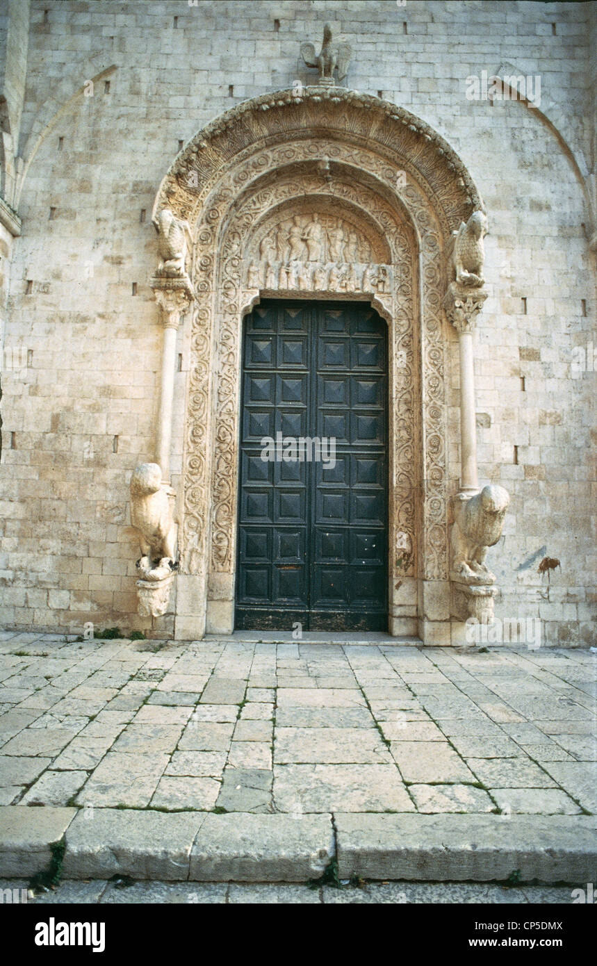 Cathedral bitonto italy hi-res stock photography and images - Alamy