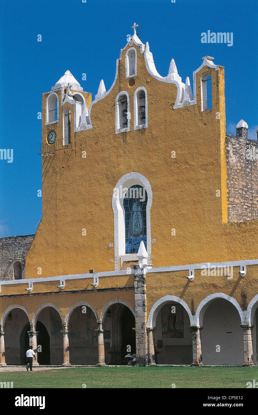 YUCATAN MEXICO Izamal CONVENT OF SAINT ANTHONY OF PADUA Stock Photo - Alamy