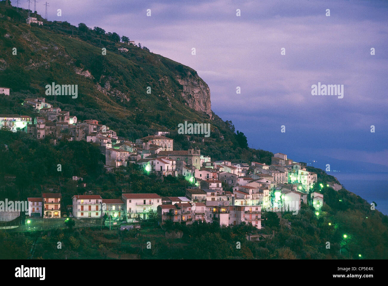 Calabria - Acquappesa (Cs). A view of the town. Night Stock Photo - Alamy