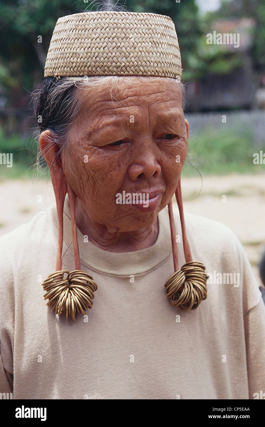 Indonesia - Borneo - East Kalimantan - Apokayan. Old woman of the tribe ...