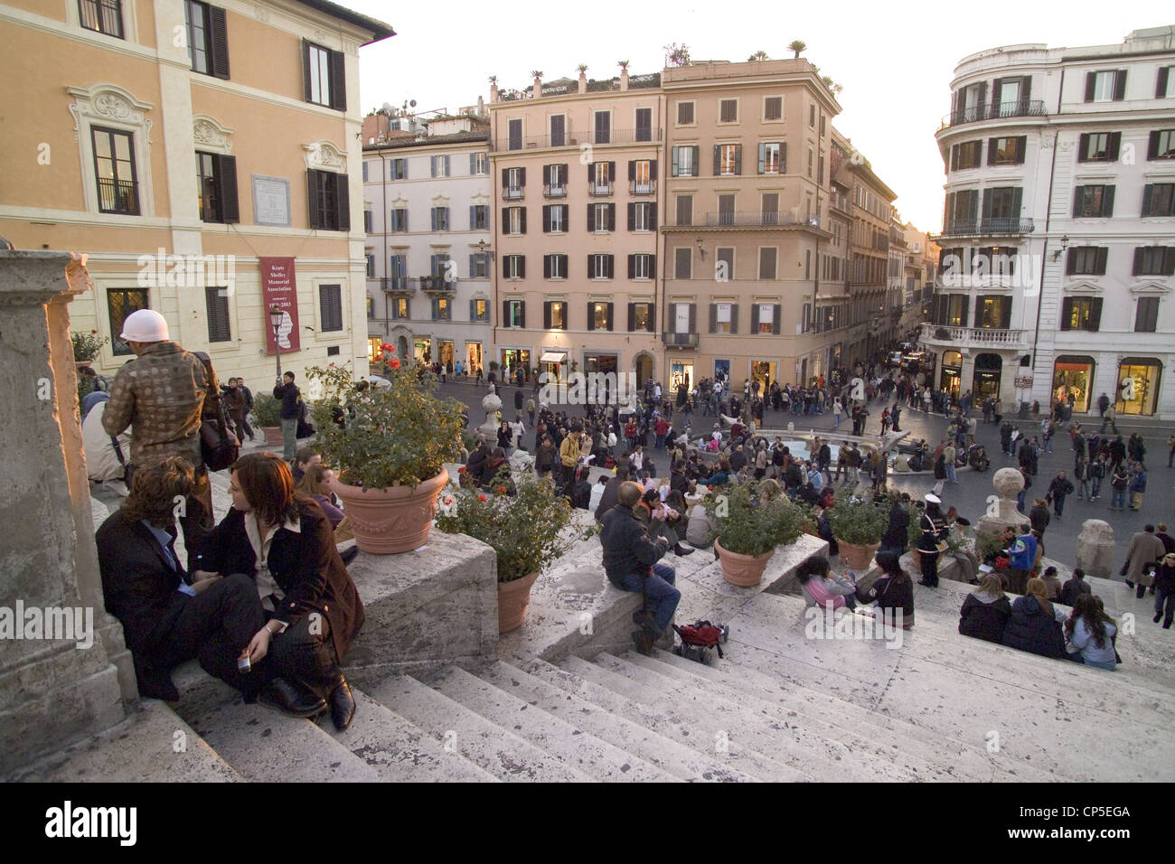 Lazio - Roma, Piazza di Spagna. People Stock Photo - Alamy
