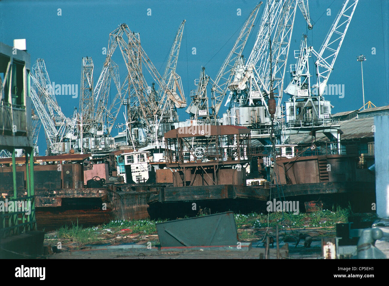 Democratic Republic of Congo - Kinshasa, the river port Stock Photo - Alamy