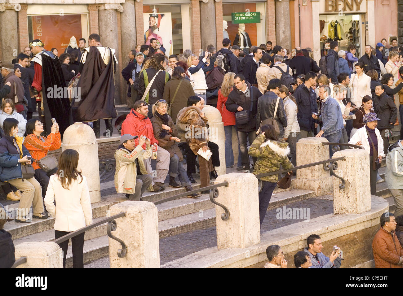 Lazio - Roma, Piazza di Trevi. People Stock Photo - Alamy
