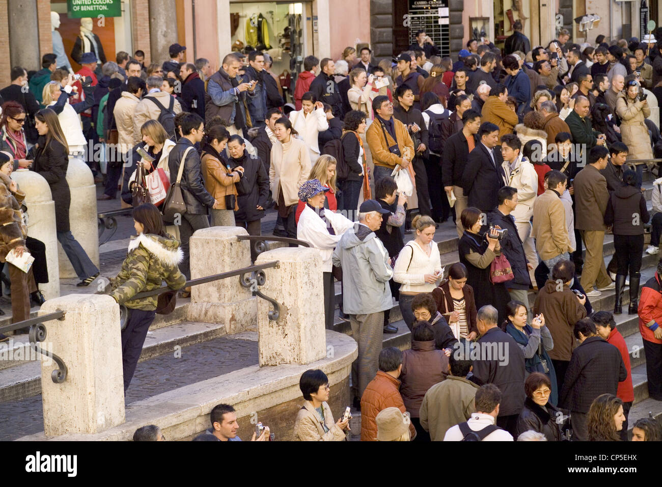 Lazio - Roma, Piazza di Trevi. People Stock Photo - Alamy