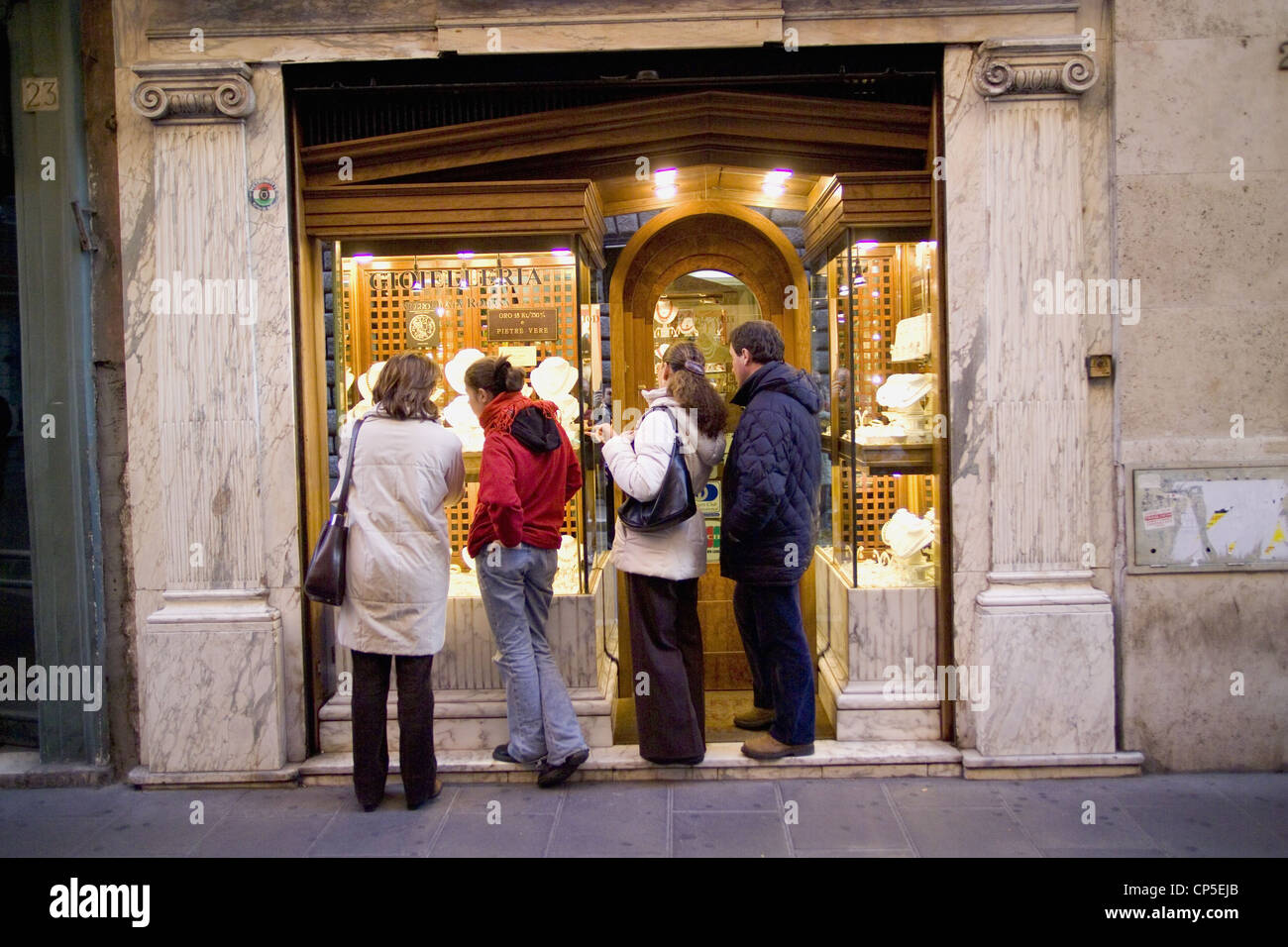 Lazio - Rome, Via Condotti. A shop window Stock Photo - Alamy