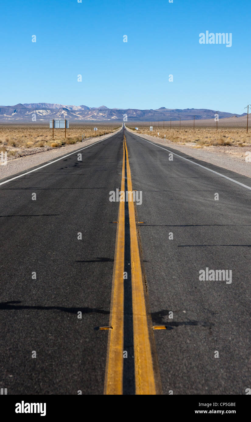 state route 190 highway road to death valley Stock Photo - Alamy