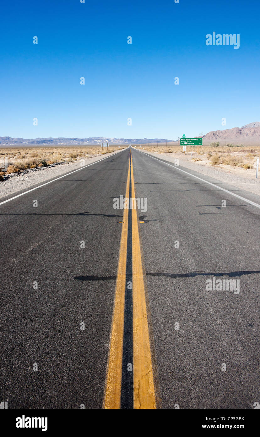 state route 190 highway road to death valley Stock Photo - Alamy